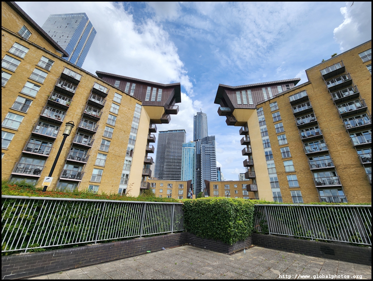 LONDON | Aspen at Consort Place | 216m | 708ft | 67 fl | 122m | 400ft ...