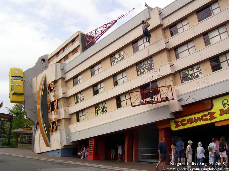 Very Slanted Buildings - SkyscraperCity