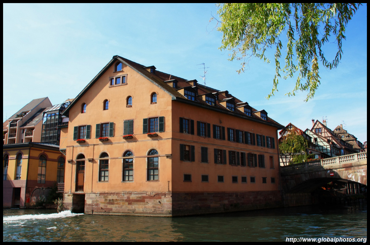 The World of Short Buildings #15 | SkyscraperCity Forum